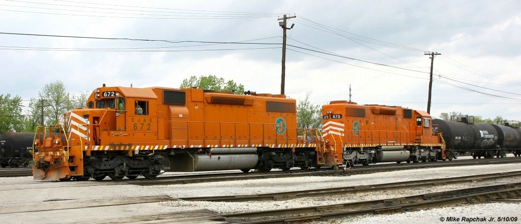 EJ&E SD38-2s 672 & 670